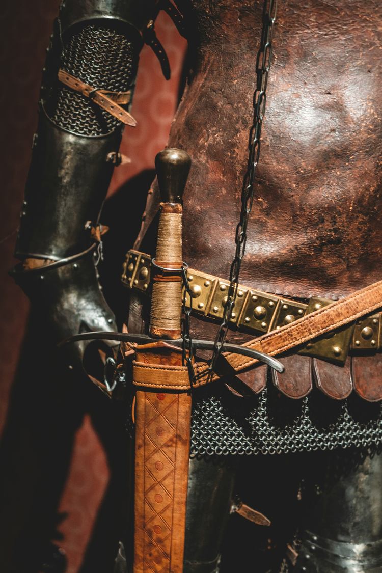 Neptune Trading- Wholesale Knives and Swords at the Cheapest Price!